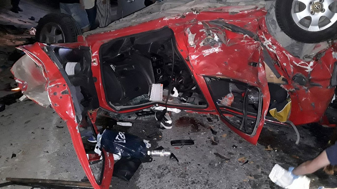 Bursa'da feci kaza: Genç Parti İl Başkanı öldü, kızı ile 8 kişi yaralı Bursa'da feci kaza: Genç Parti İl Başkanı öldü, kızı ile 8 kişi yaralı